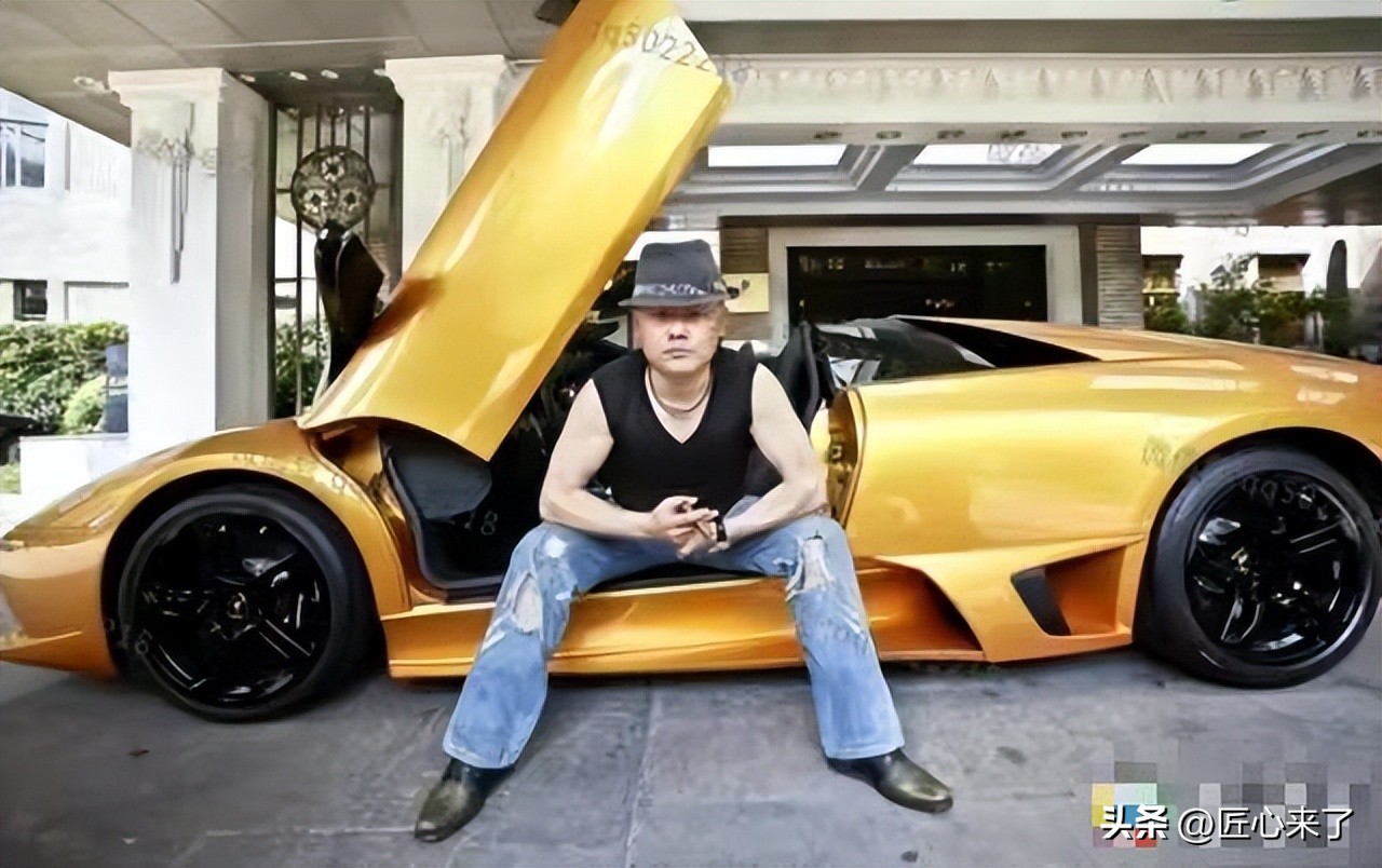 56-year-old Zhou Libo had a feast in his mansion! My hair is sparse and my appearance has ...