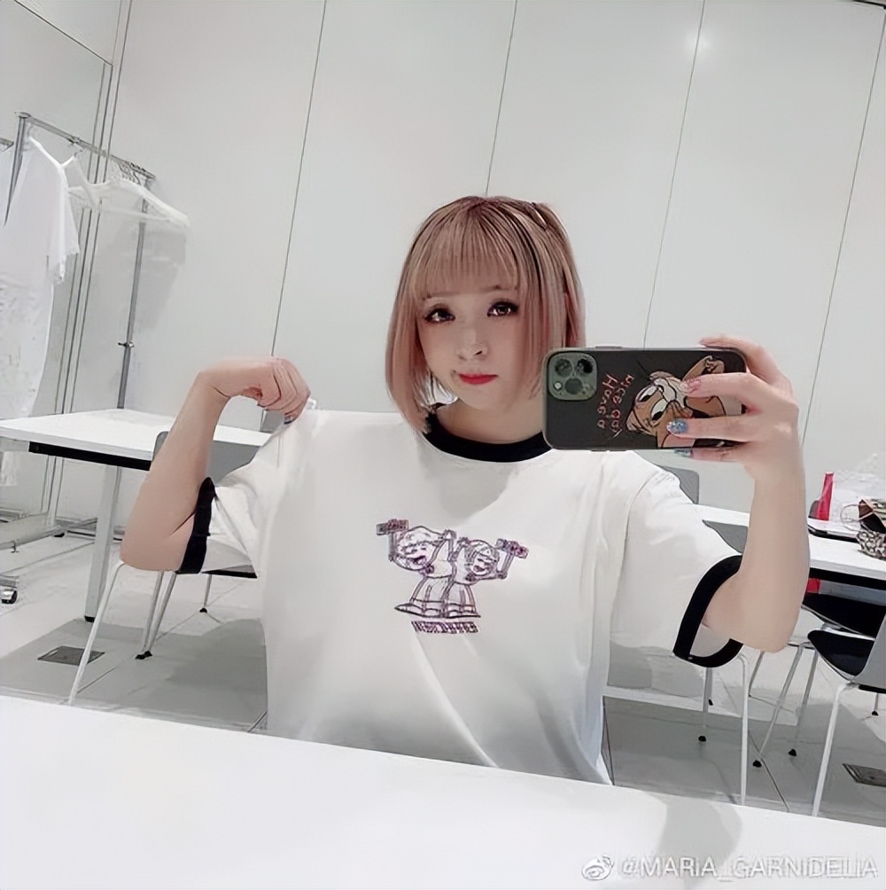 Meiyi Liya interacted with the translation brother on the spot, and ...