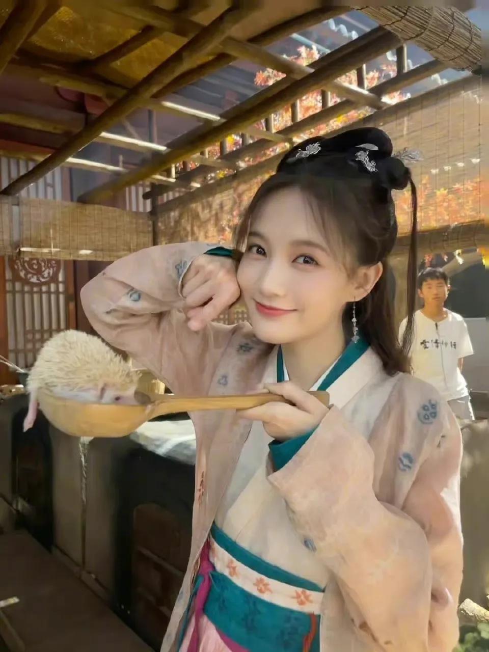 How popular is Li Yitong in the circle? The new drama "Nine Heavens ...