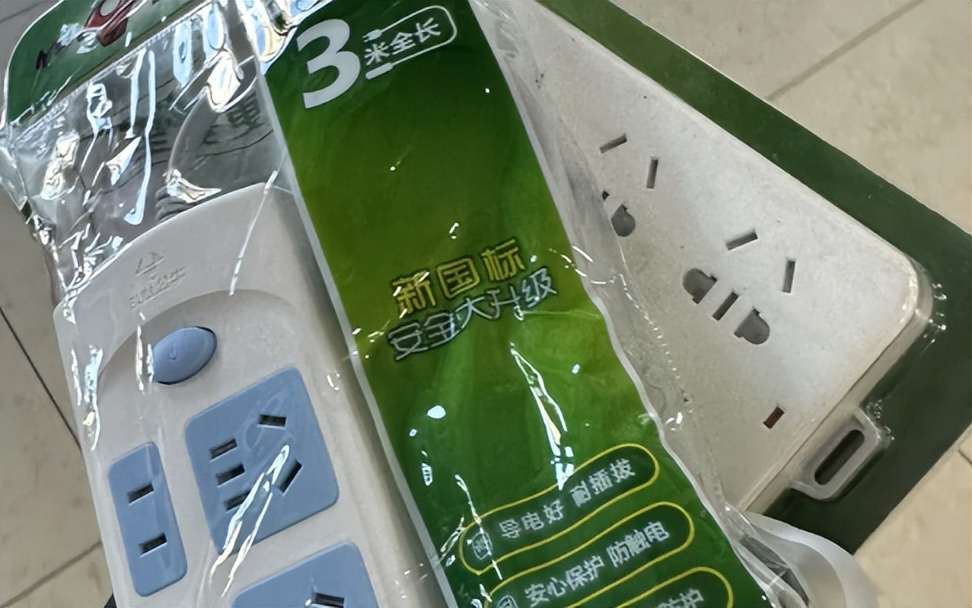 What do the colors of the three wires of the bull socket represent? - iNEWS