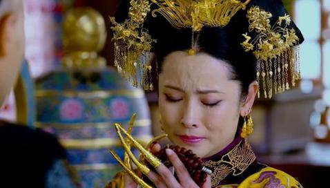 She is the queen of Fulin, and she has been neglected all her life, but ...
