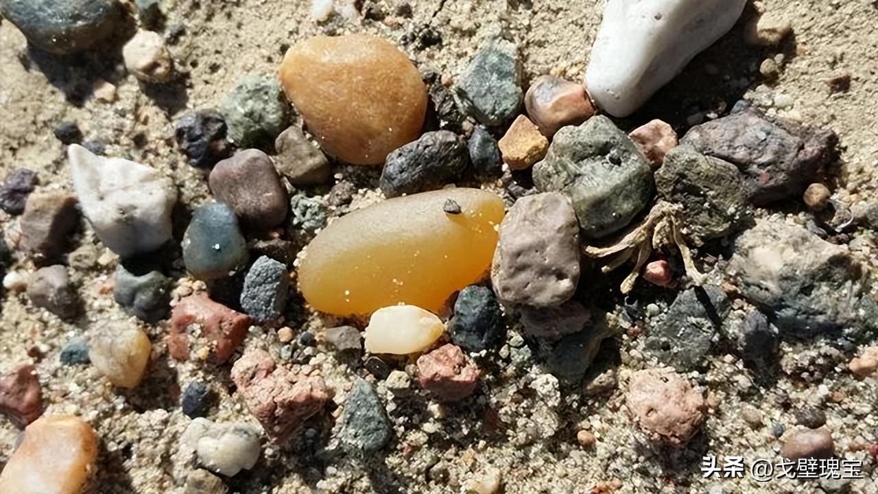 How to distinguish between gold silk jade surface material and non ...