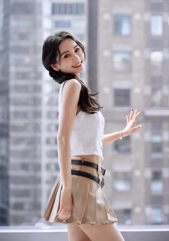 The beautiful Angelababy always surprises people, and the commercial ...