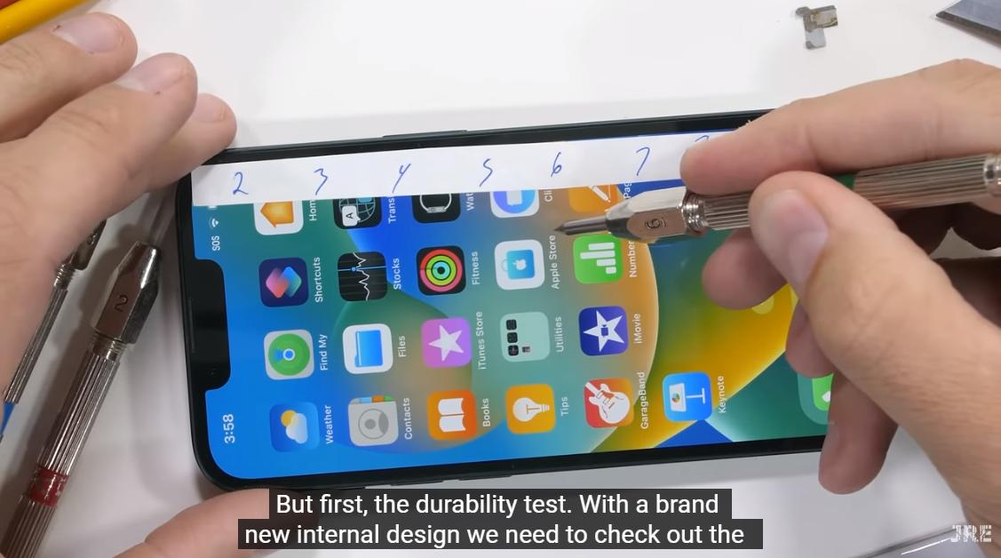 Is 4000 pieces of glass resistant to falling?iPhone 14 series crash ...