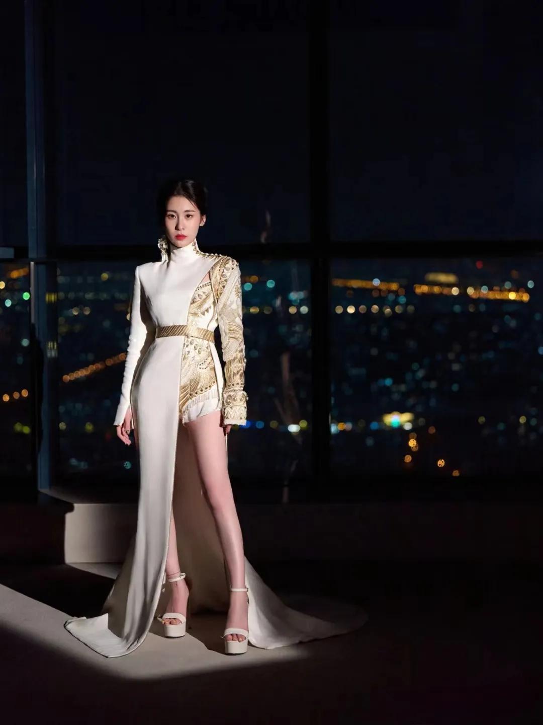 Zhang Bichen's new song "Cage" easily captures people's hearts, with ...