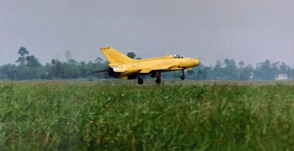 Improve the development process of the new fighter J-7E - iNEWS