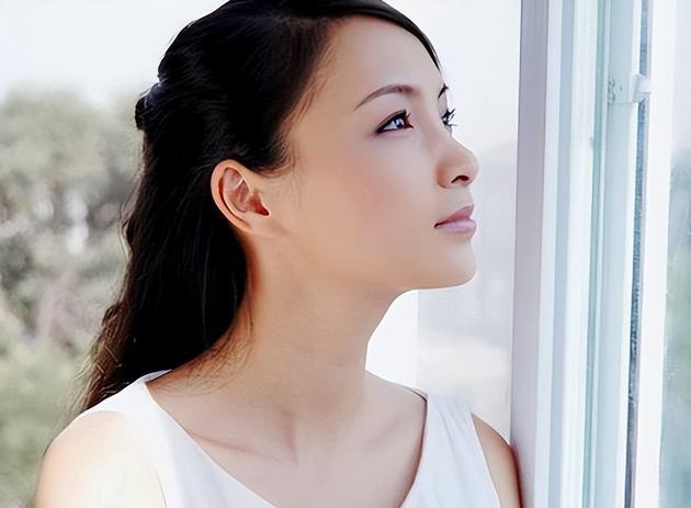 Host Lu Yiming: Married a school beauty, left CCTV at the age of 45 ...