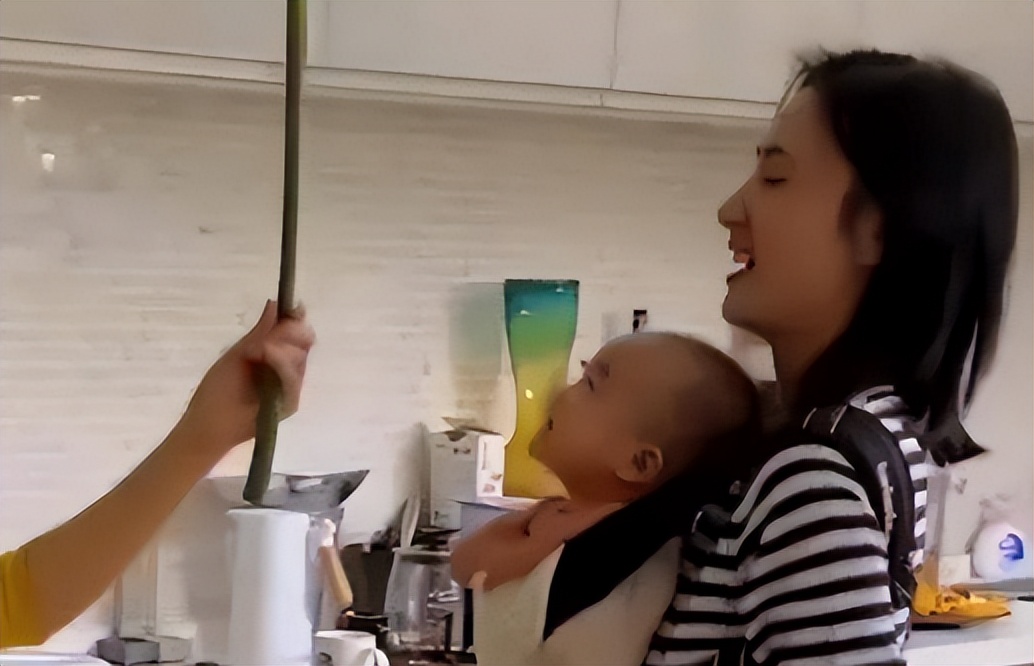 1-year-old daughter suffers from finger disease, Li Yapeng is suspected ...
