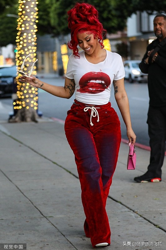 Cardi B's red hair, high ponytail, eye-catching top and huge red lips ...
