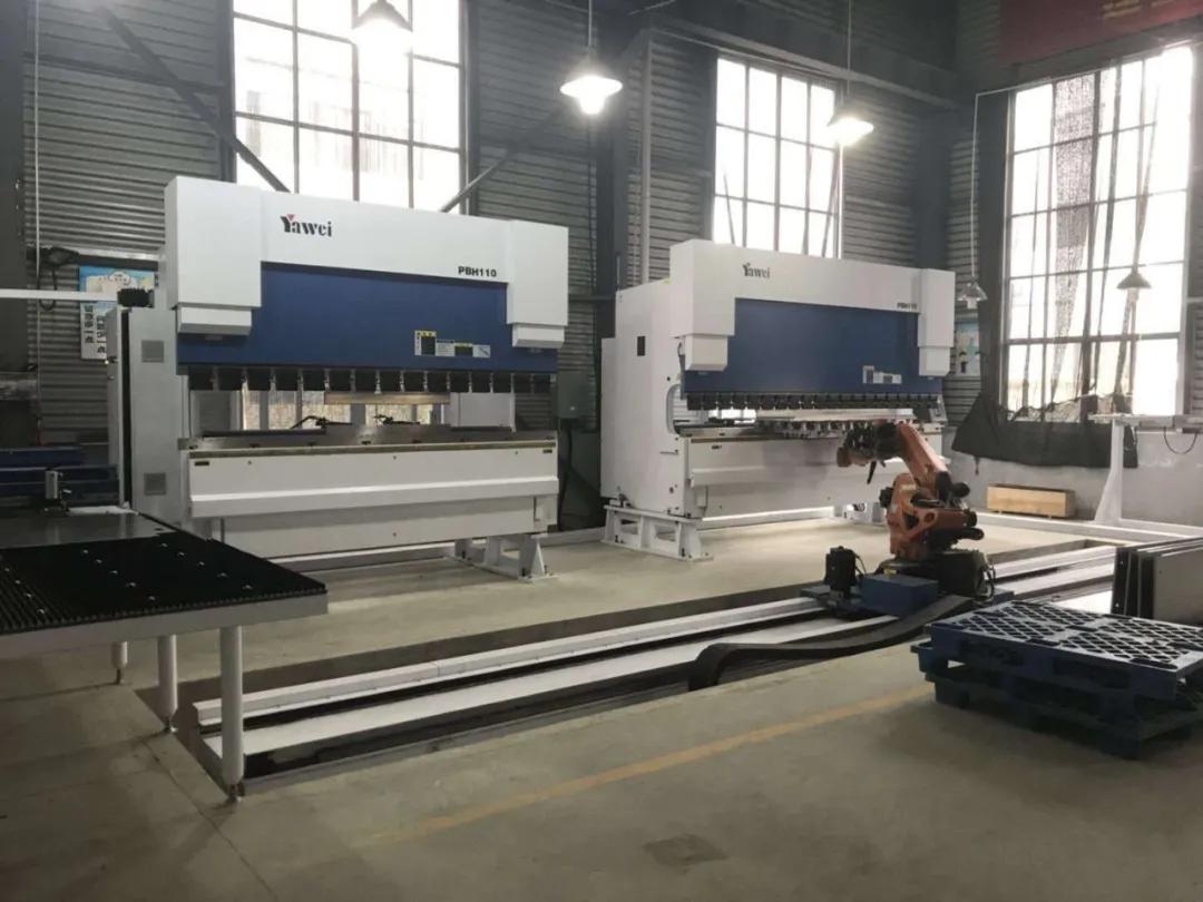Do you know the robot external axis sheet metal bending system? - iNEWS