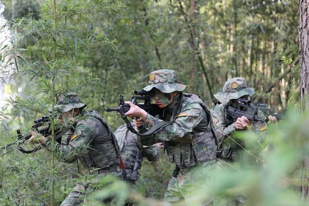 A special security training team of the Rocket Army quenched and ...