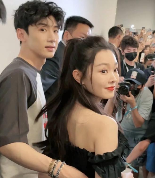 Bai Jingting and Song Yi official announcement? The two fit together to ...