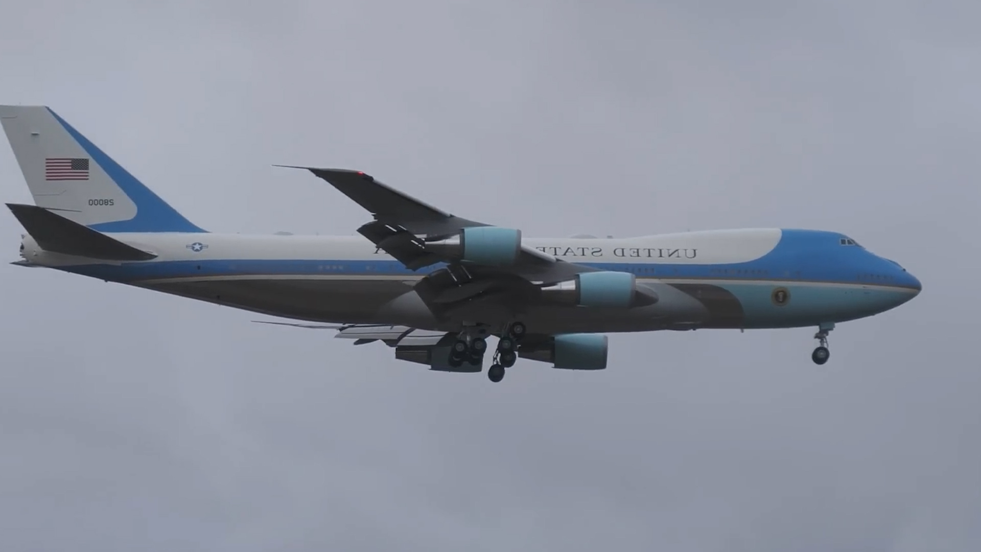 How luxurious is Air Force One, the private plane of the President of ...