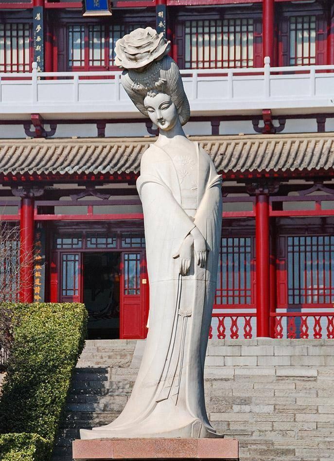 Yang Yuhuan and Emperor Xuanzong of Tang held hands with a spear every ...