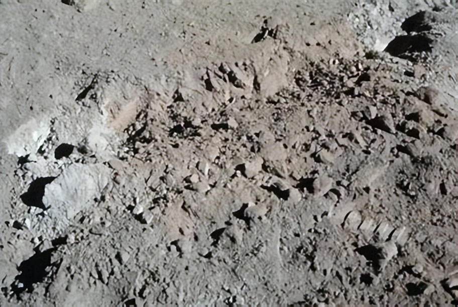 Why can we bring back lunar soil, but not Martian samples? Scientists ...