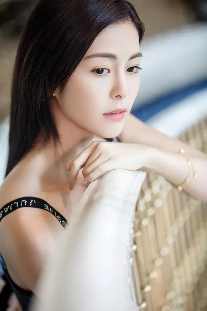 Beautiful pictures of Ren Rongxuan - iNEWS