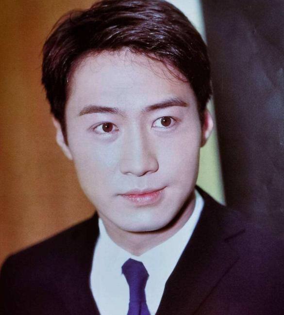 The 57-year-old Liming opened his voice at the concert, singing hard ...