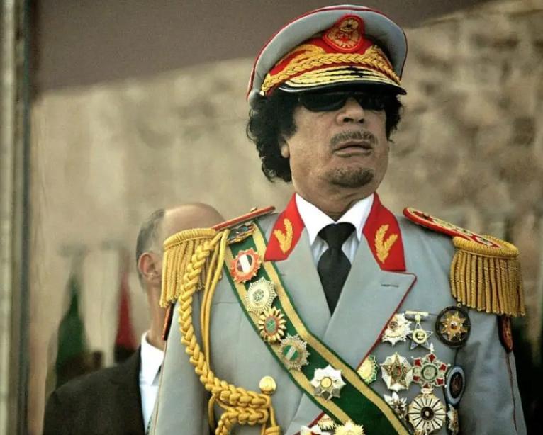 Gaddafi before his death: slapped in the face by spit - iNEWS