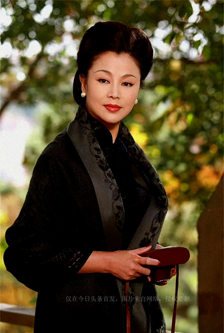 She has been a single mother for 37 years and is now proud of her son ...