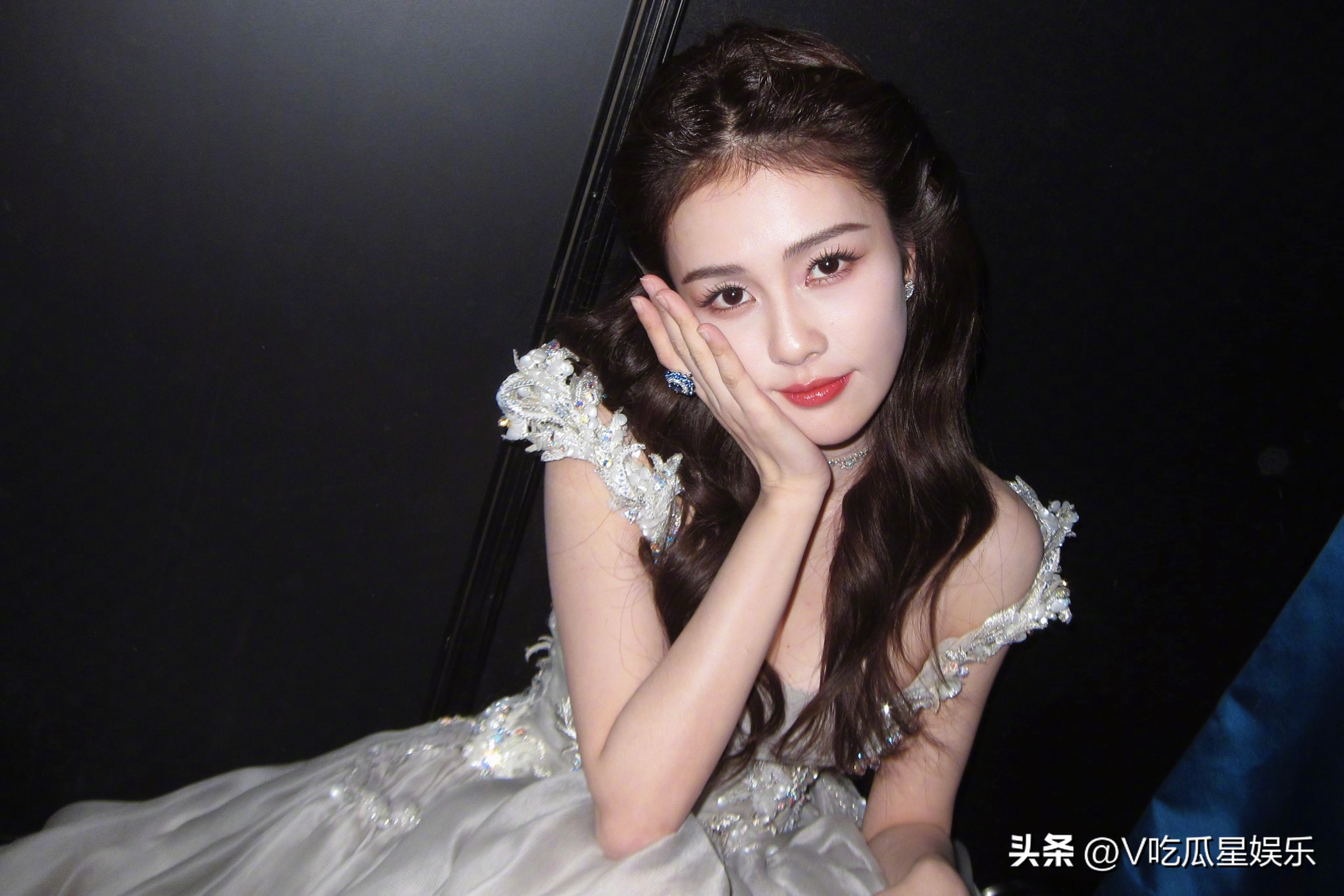 The female star that Yu Zheng picked up, the treasure girl Bailu, why ...