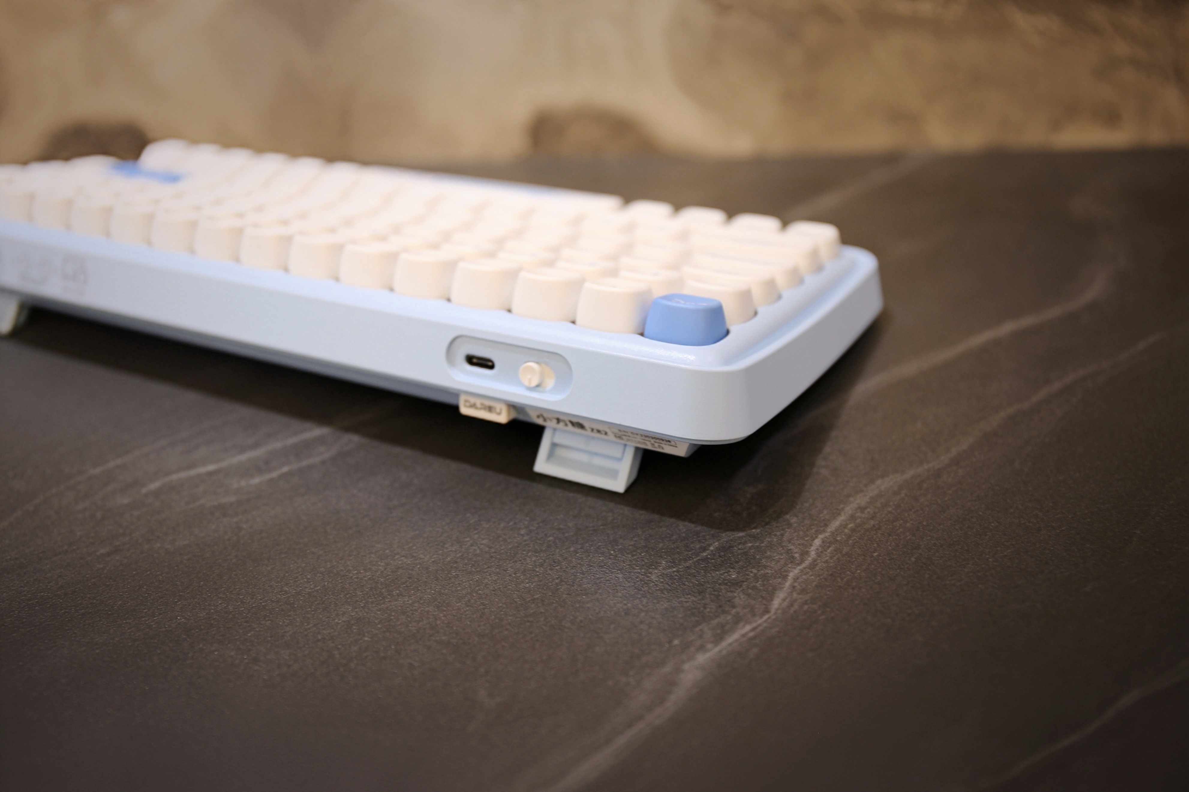 Mengli cures, enjoys tapping, Daryou Cinnamon Dog Custard Sugar ...