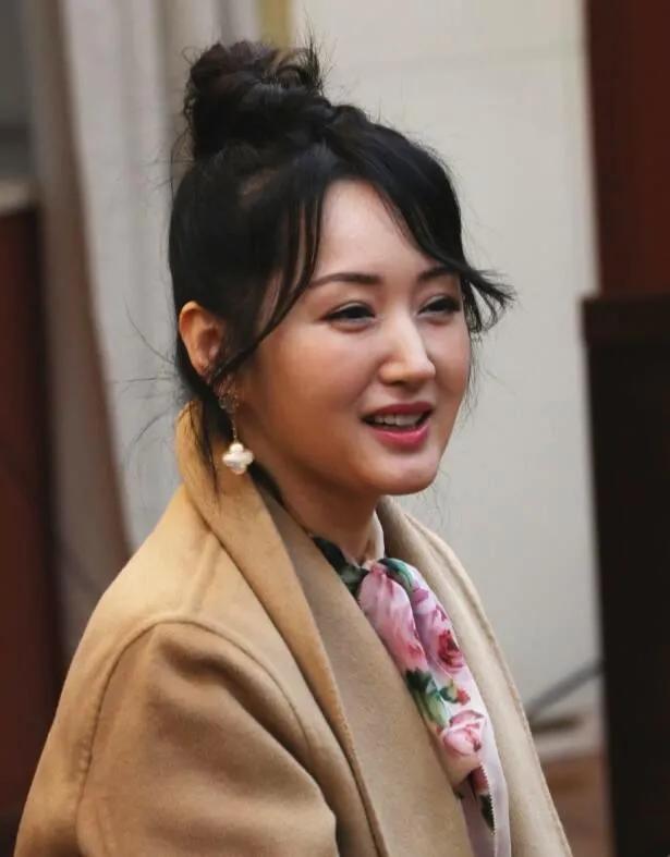 The 52-year-old Yang Yuying is pregnant, and the pregnant belly is ...