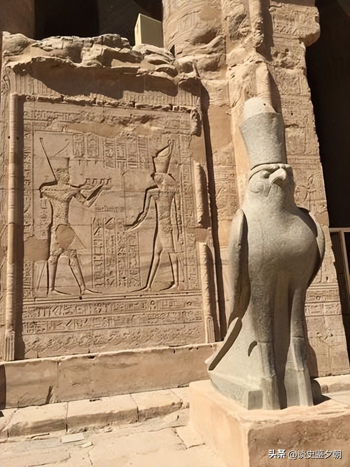 Arrangement and perpetuation of important positions in Thebes during ...