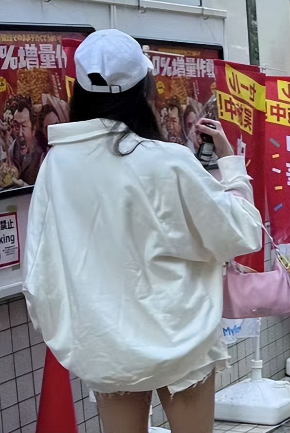 Luhan Guan Xiaotong appeared in Japan on Qixi Festival, the deer looked ...