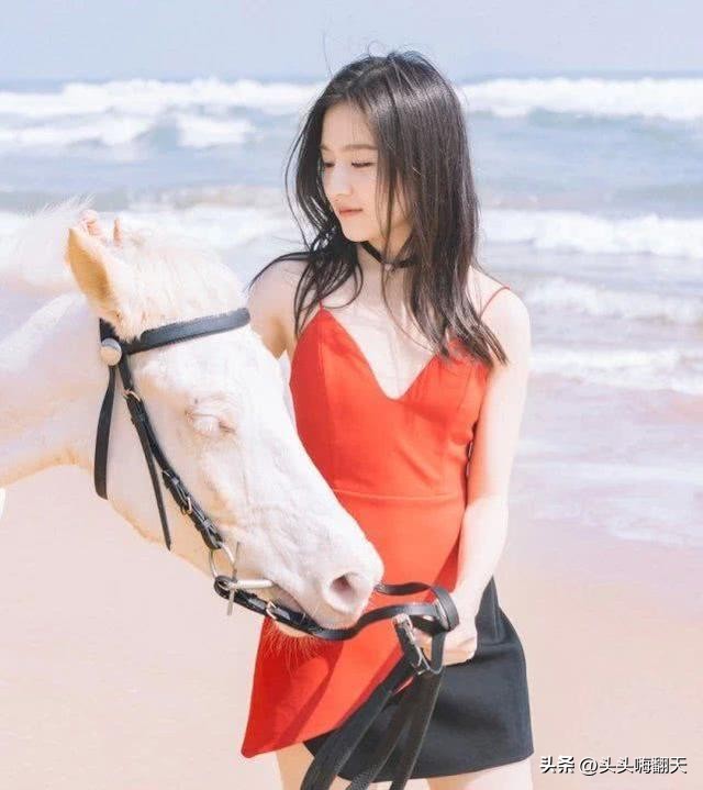 Li Landi: pure and beautiful, sexy and charming, full of charm - iMedia