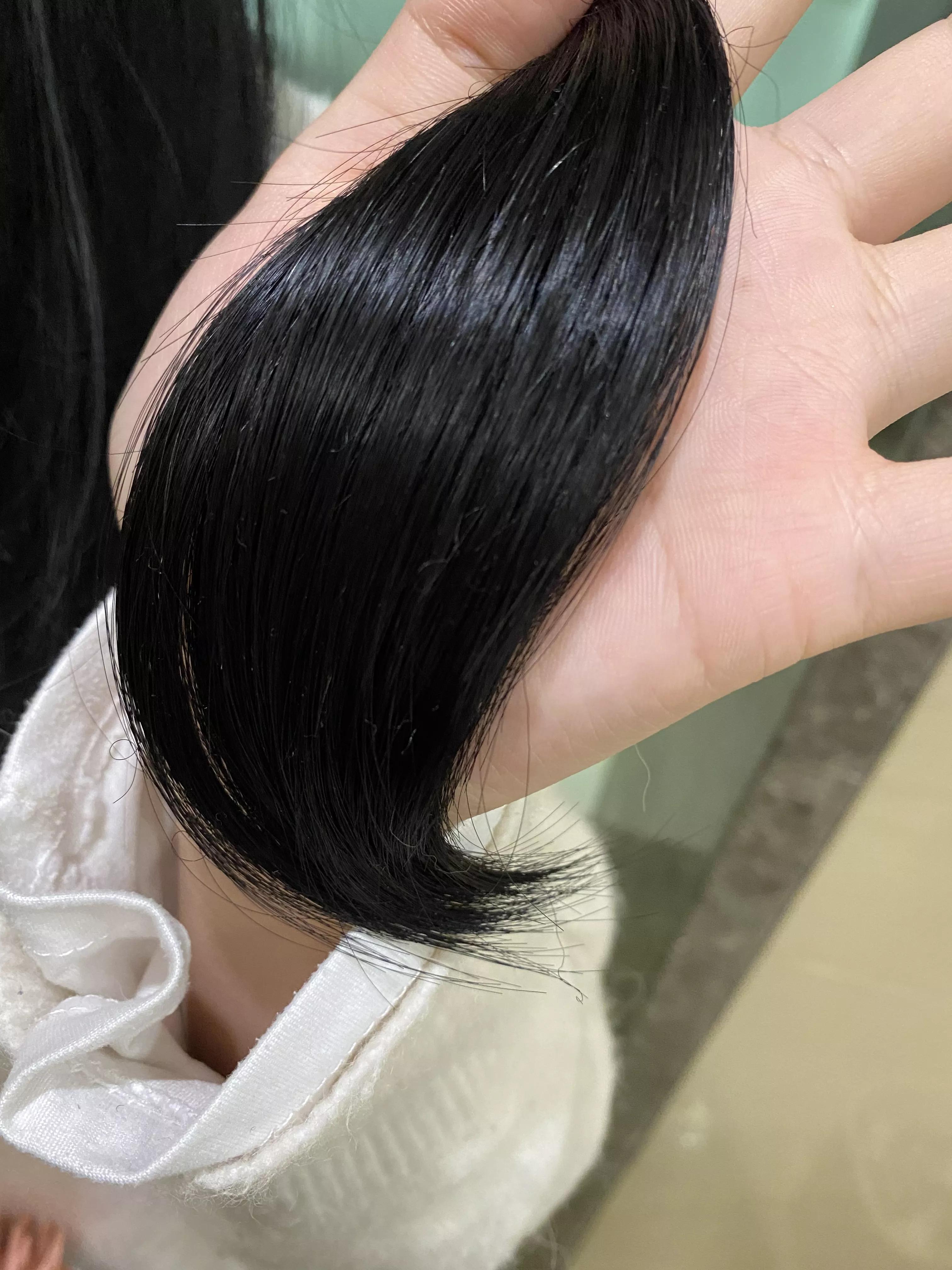 Husband said my hair is too slippery, so I'm not allowed to touch it ...