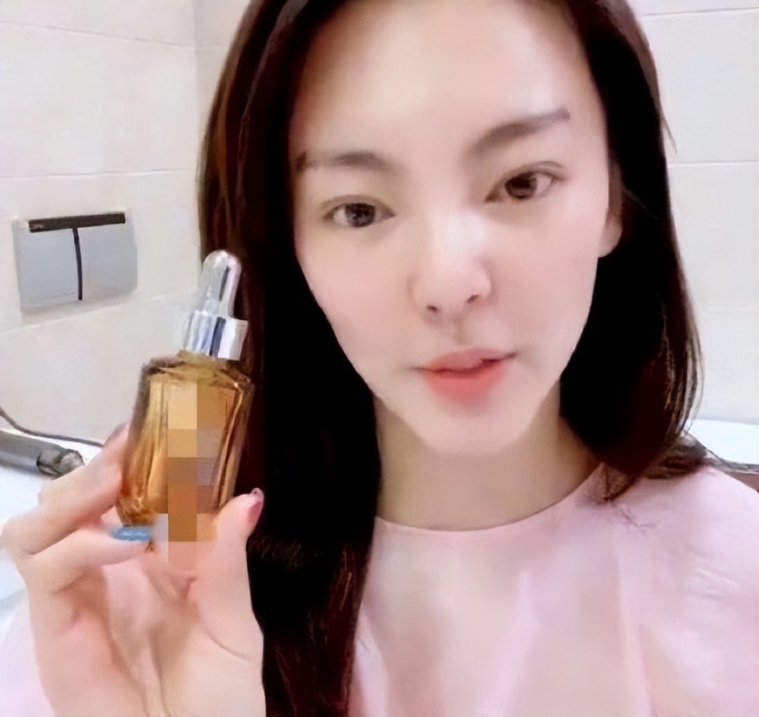 Zhang Yuqi also fell in love with plastic surgery?In recent photos, the ...