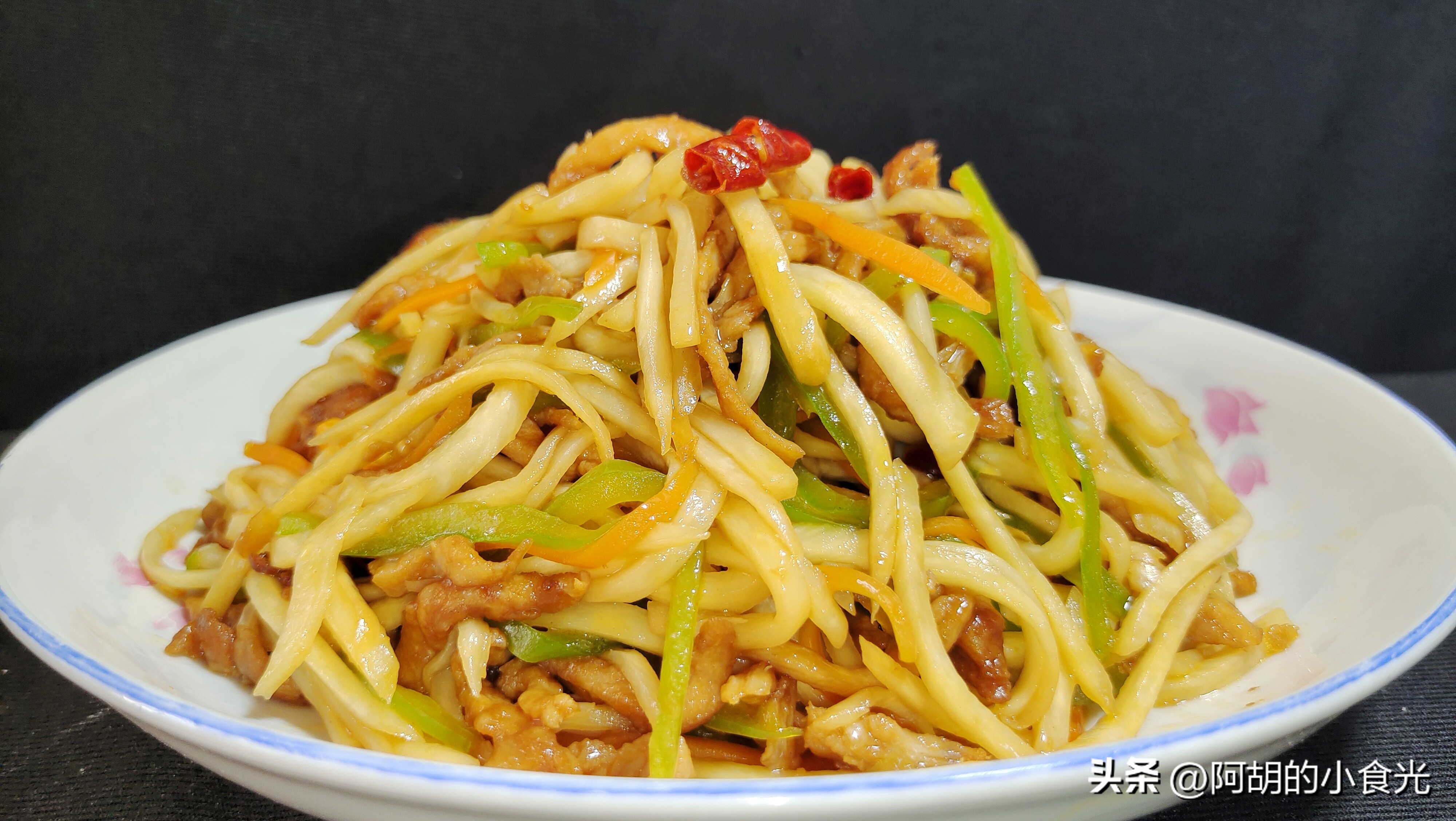 Three shreds of wild rice stems: just stir-fry in one plate! It is both ...