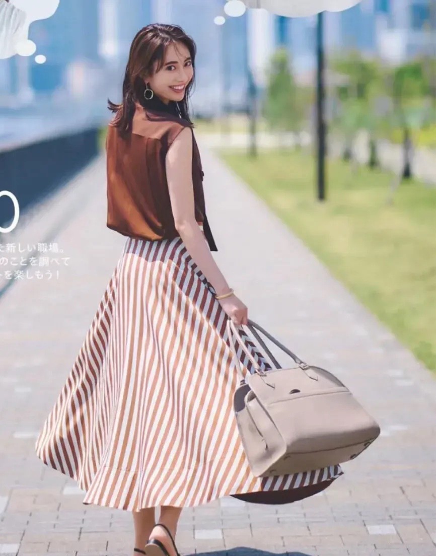 How to dress up a woman who knows how to dress up: wear simple but not ...