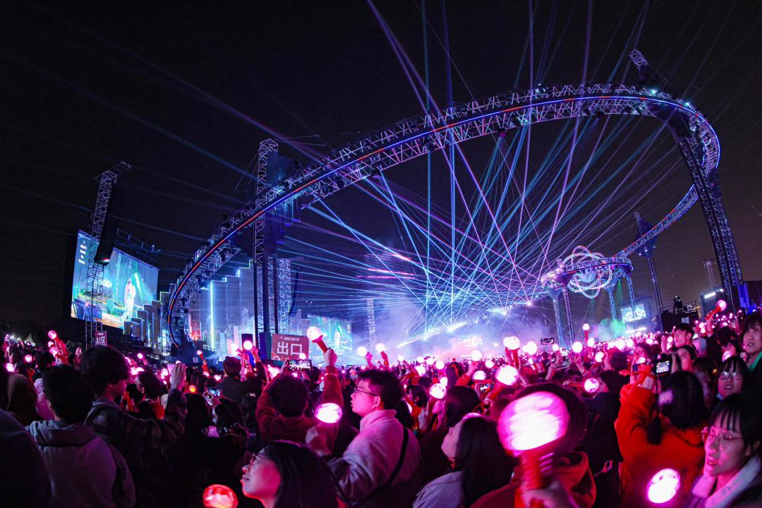 Hua Chenyu's Mars concert was held in Hangzhou Baima Lake Park for ...