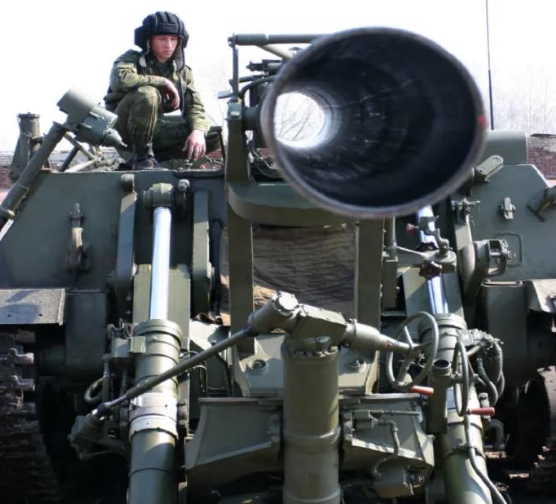 The Russian army's weapon of building demolition: 240 mm caliber ...