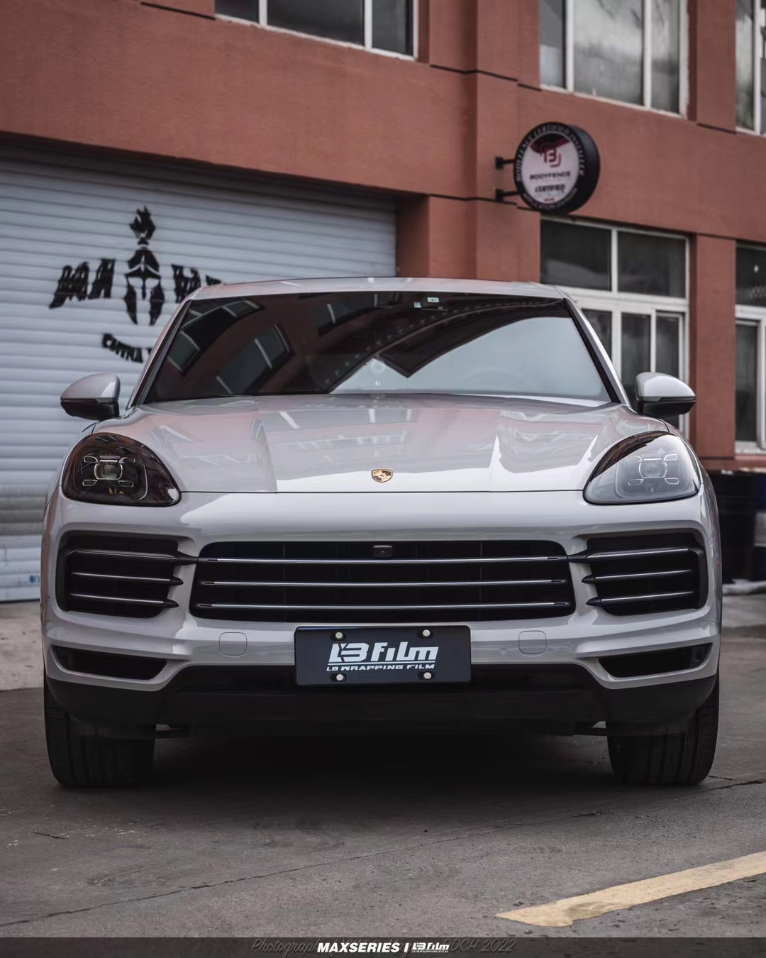 The overall effect is great, the original Porsche Cayenne paint matte ...