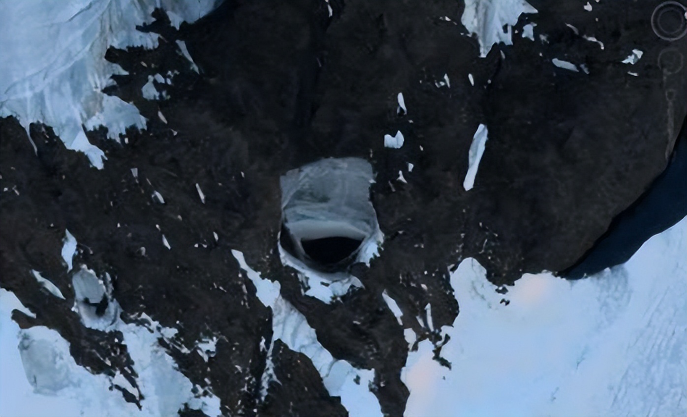 Mysterious cave discovered in Antarctica, scientists speculate that it ...