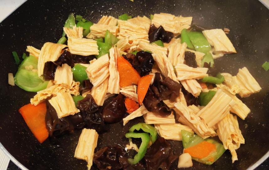 The method of frying yuba, master this little trick, the taste will be ...