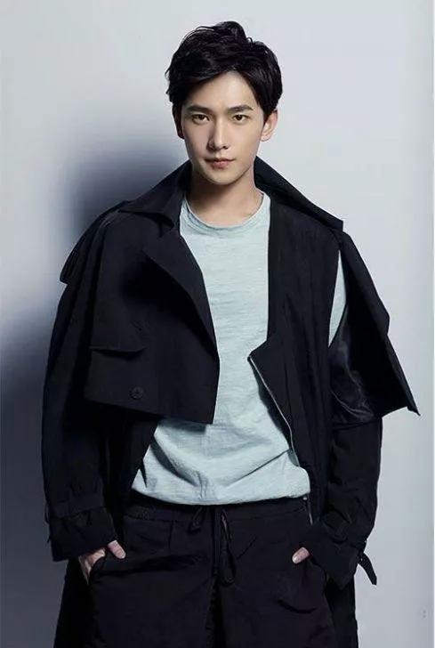 The director who publicly diss Xiao Zhan, Yang Yang and other actors ...