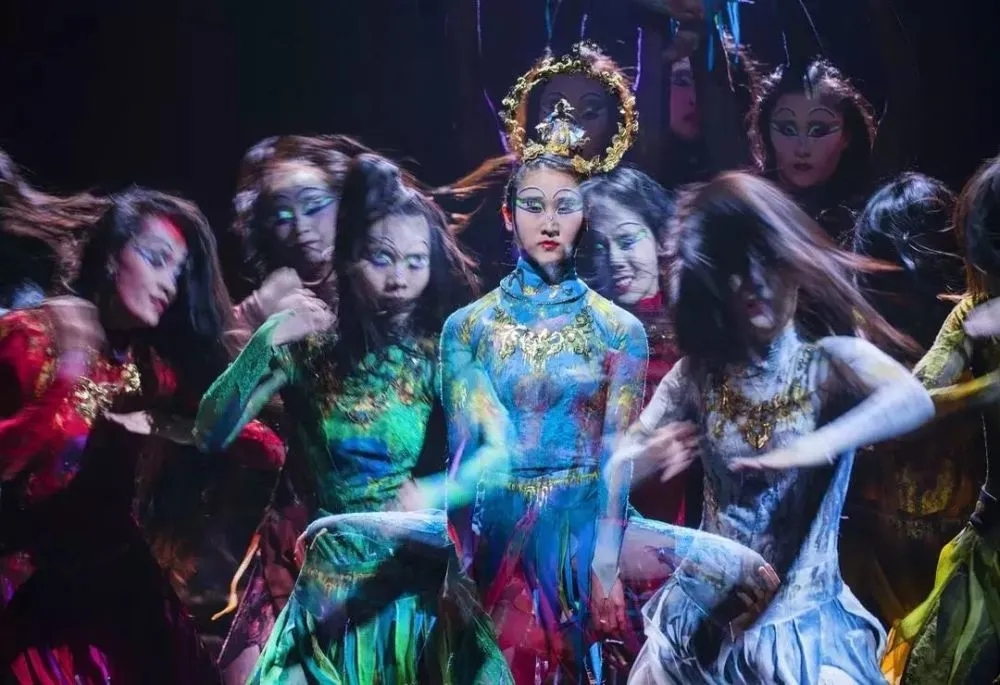 Yang Liping's new dance "Naked", was intoxicated by touching her lower ...