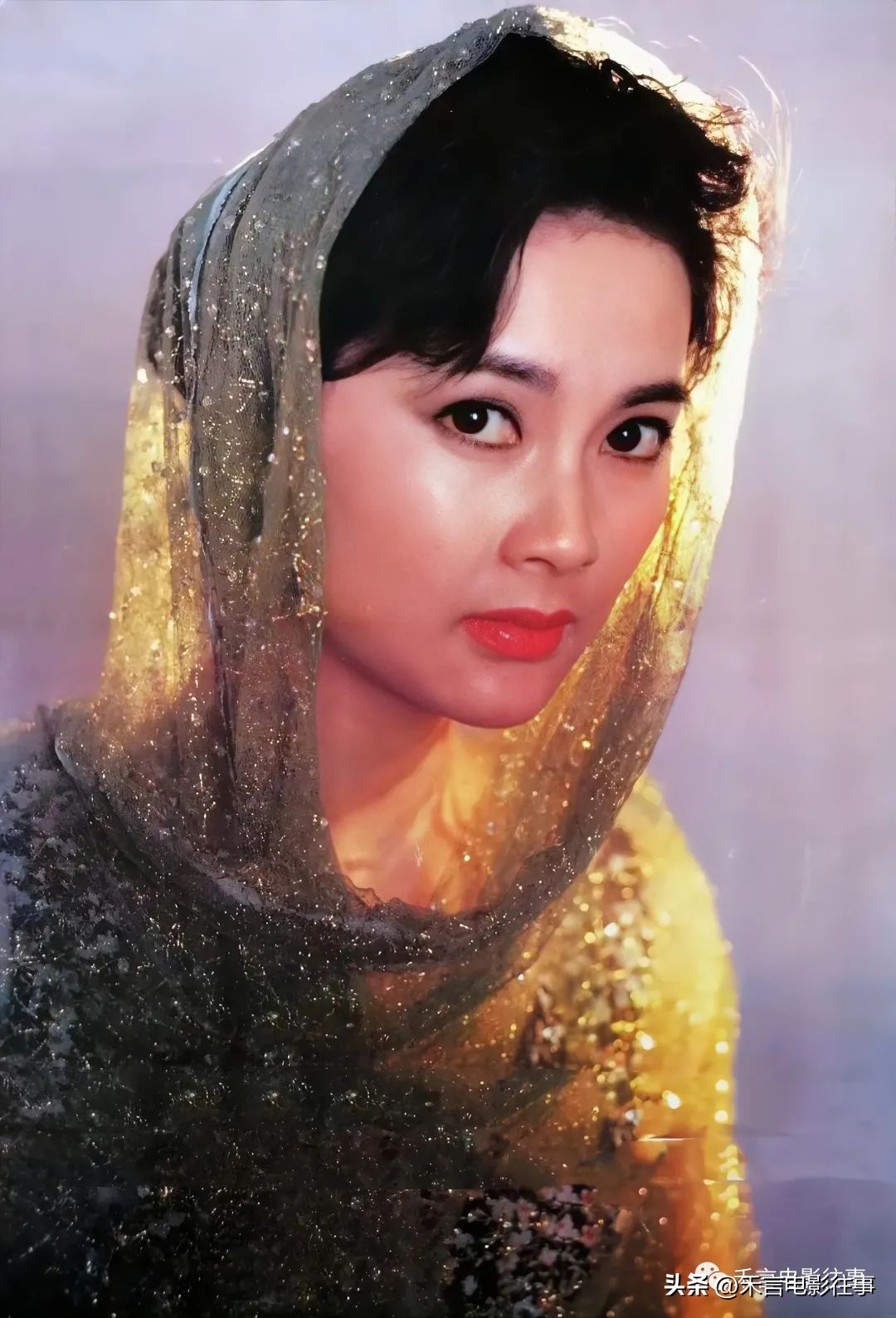 Tan Xiaoyan, Wang Luyao, and Zhu Lin have the same yarn scarves, who is ...