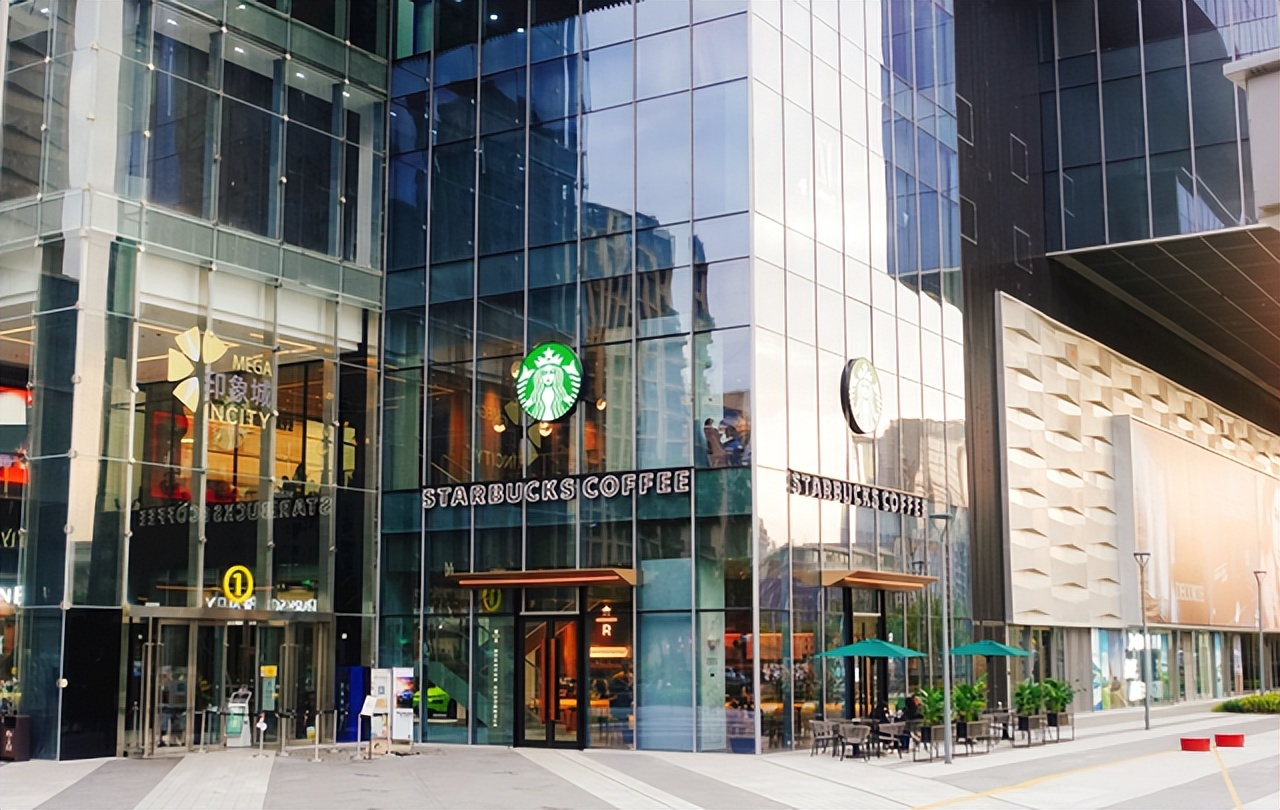 From the brink of bankruptcy to China's largest chain coffee brand ...