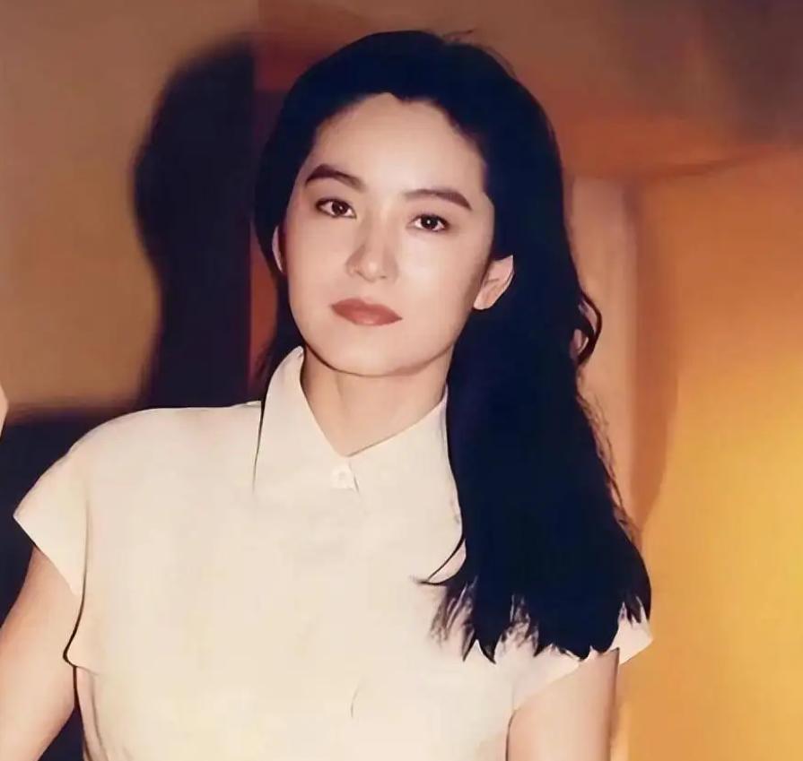 A recent photo of 68-year-old Brigitte Lin was exposed, and the fire at ...