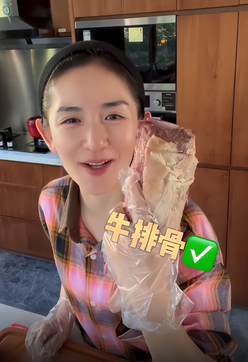 41-year-old Xie Na cooks barbecue for her husband and children!Su Yan ...