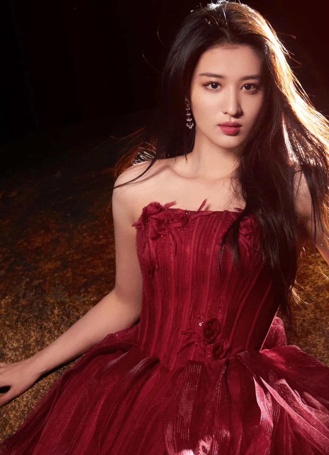 The second set of Wang Churan's golden rooster award red carpet look ...