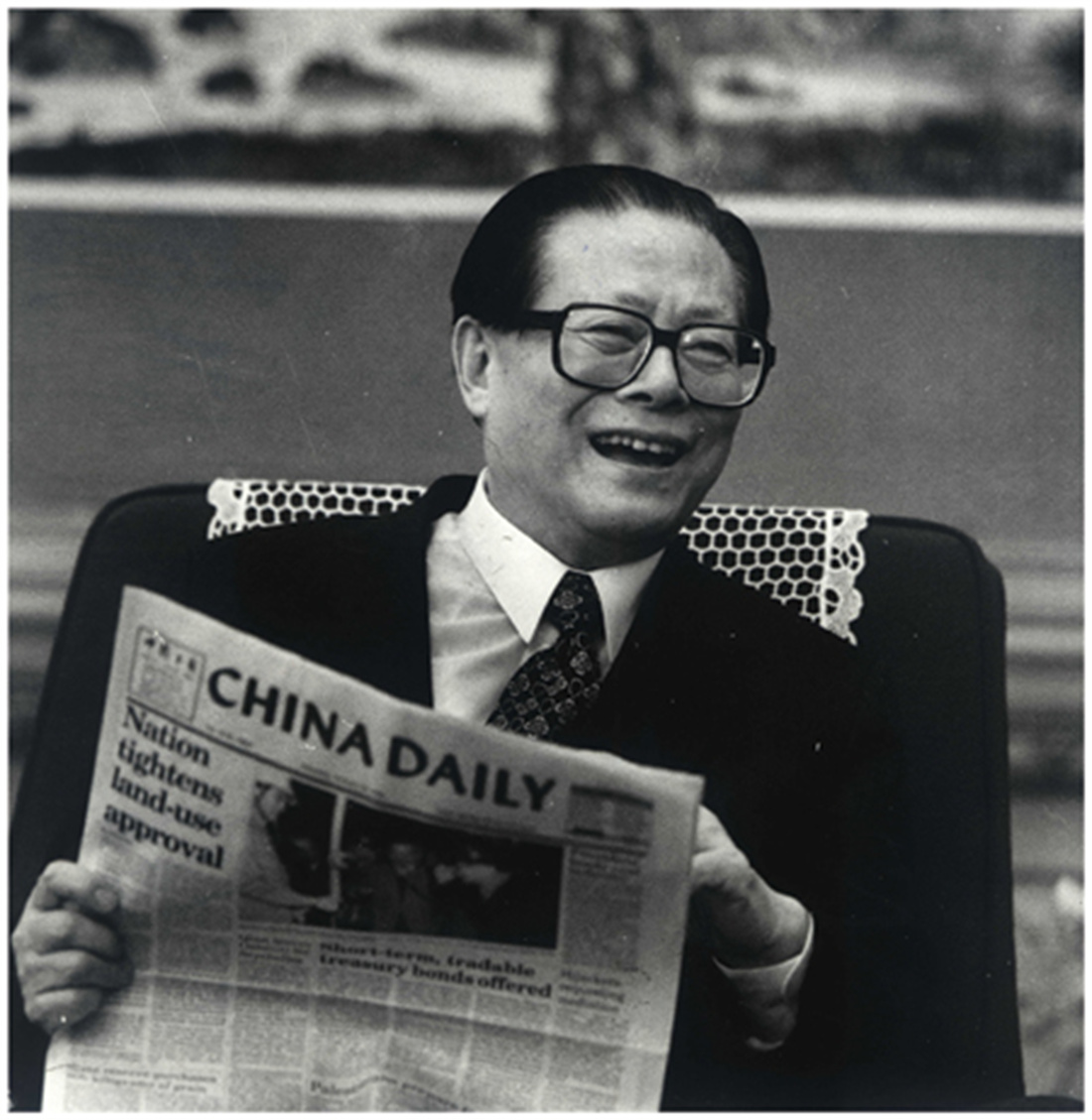 In 1982, General Zhang Aiping saw Jiang Zemin and said in amazement ...