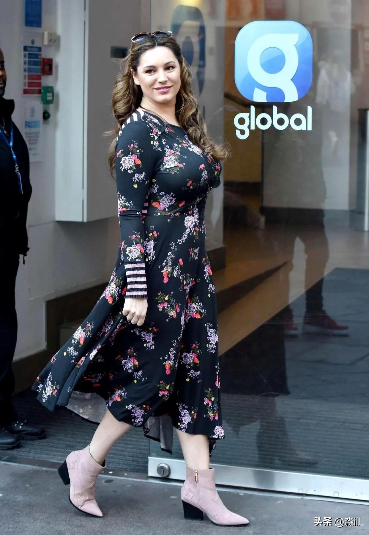 "Premier League Baby" Kelly Brook - iNEWS
