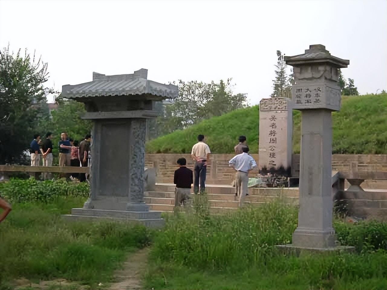 Exploring Zhou Yu's tomb in Lujiang, a coffin board was found in the ...