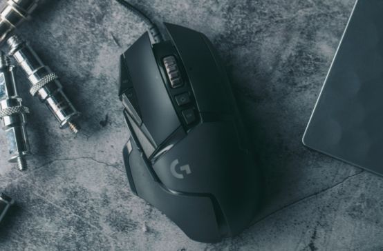 Experience the Logitech G502 HERO master, sensitive and fast, with both ...