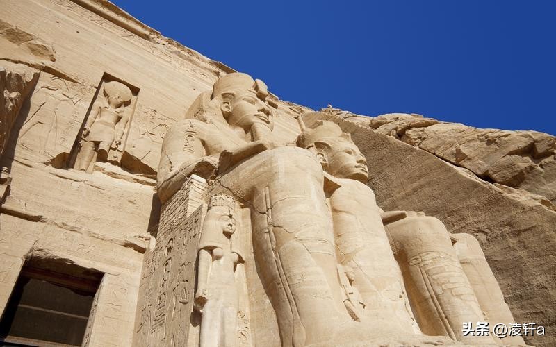 What are the characteristics of the Egyptian pyramids? What stages did ...